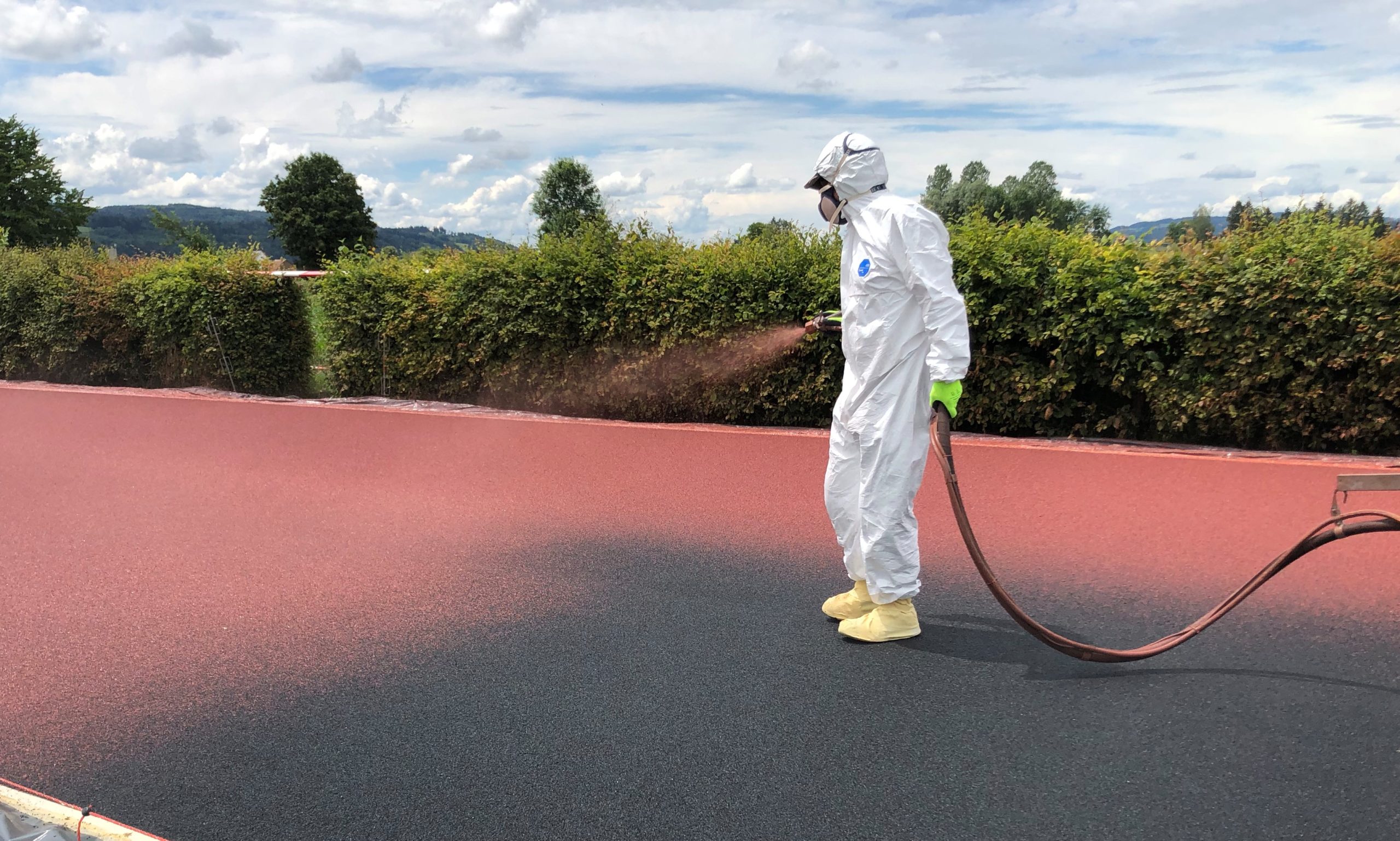 CONIPUR 2640 – die lösemittelfreie Spritzbeschichtung für Sportböden ...