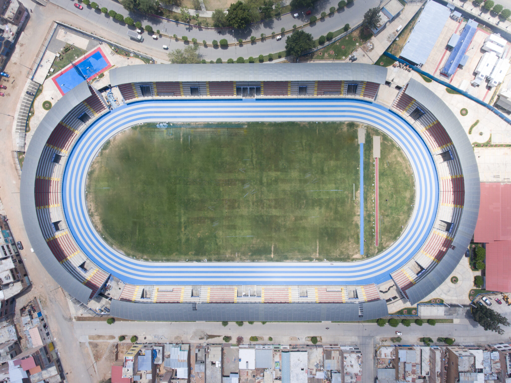 STEP-BY-STEP CONSTRUCTION OF AN ATHLETICS TRACK