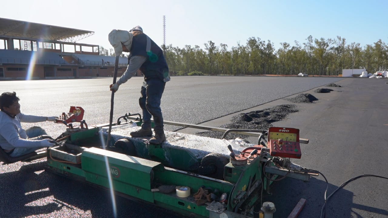 STEP-BY-STEP CONSTRUCTION OF AN ATHLETICS TRACK